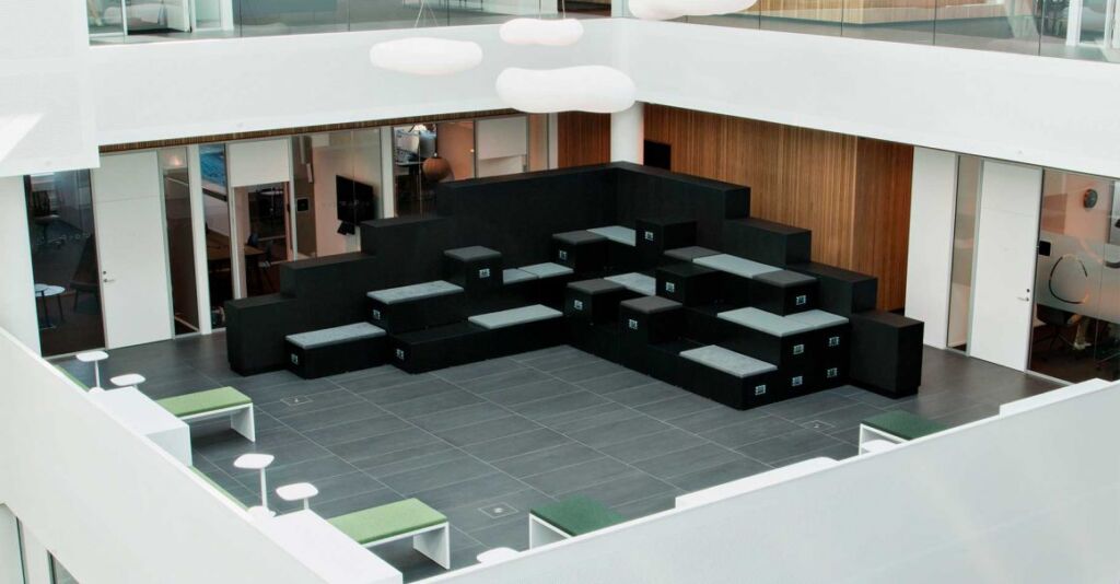 How to create more and flexible seats in few square meters - Holmris B8